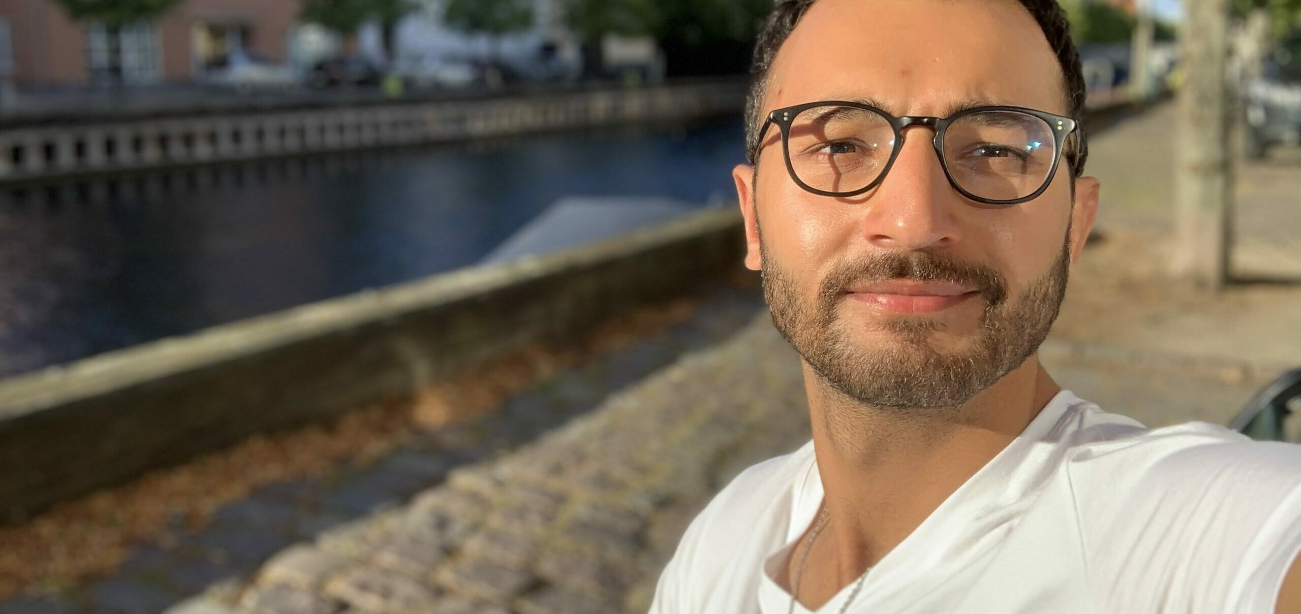 "Only be who you want to be" - Refugees at Home